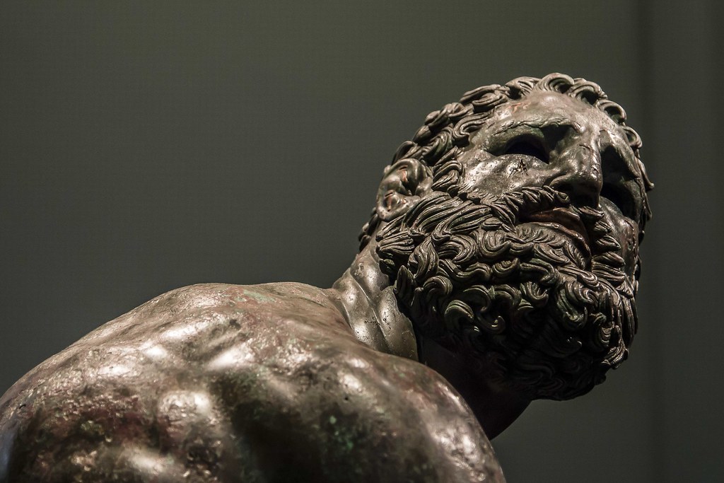 Pugile in riposo – Uno sguardo rivolto al passato – Cabiriams